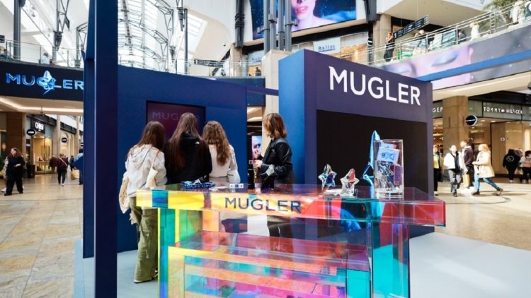 Power Of AR Mirrors: Enhancing Visual Marketing & Amplifying User ...